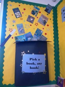 35 Fun & Engaging Reading Bulletin Board Ideas for Classroom ...