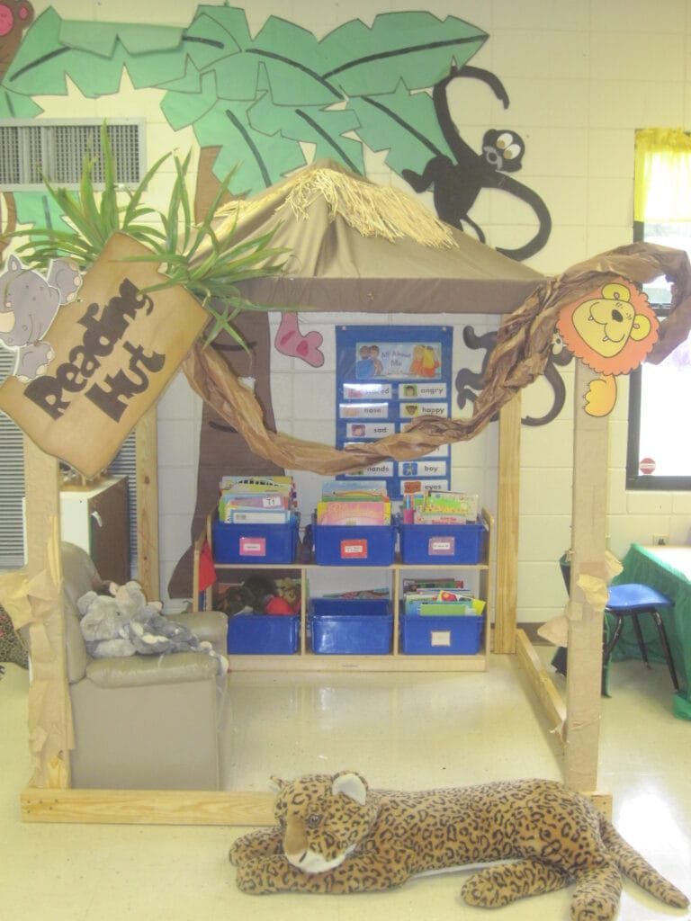 33 Cozy & Creative Reading Corner Ideas for Your Classroom - Education ...