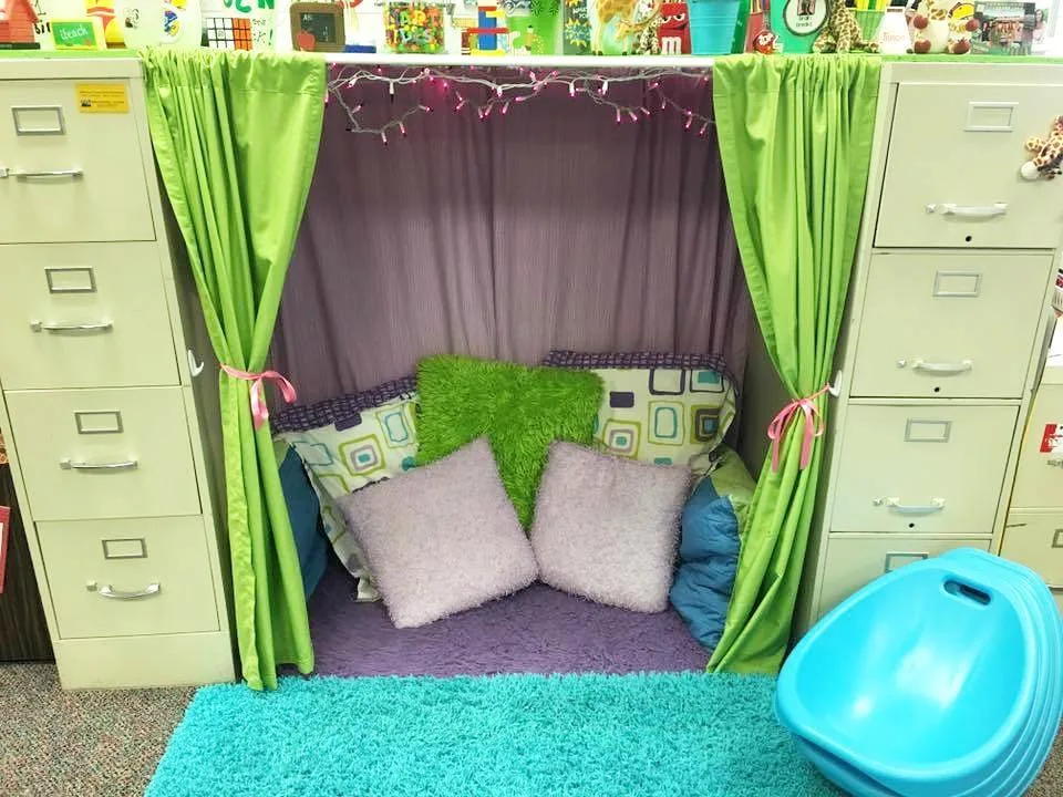 33 Cozy & Creative Reading Corner Ideas for Your Classroom - Education ...